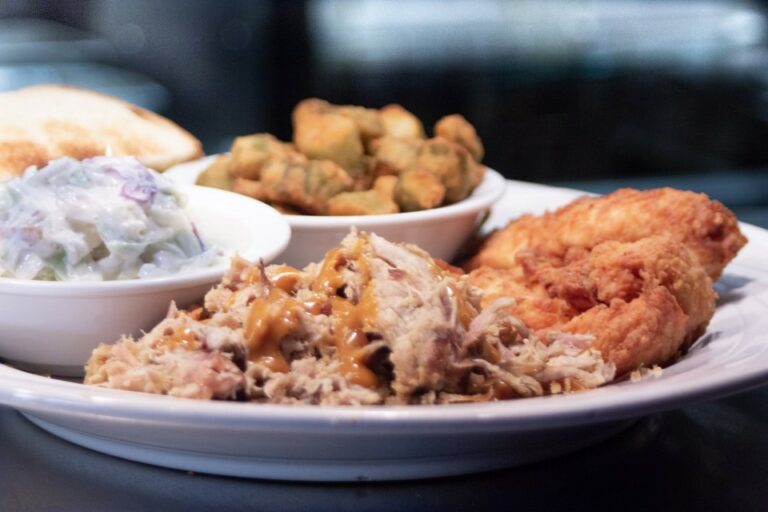 Papas Barbecue & Seafood – Making Hungry People Happy Since 1972