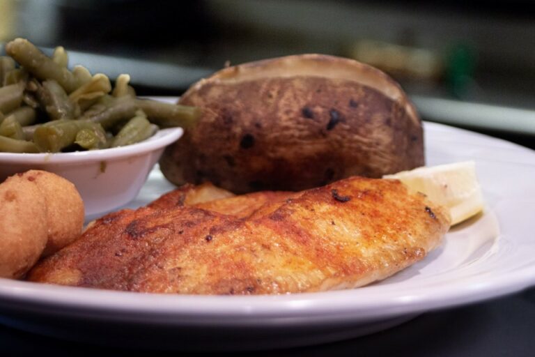 Papas Barbecue & Seafood – Making Hungry People Happy Since 1972