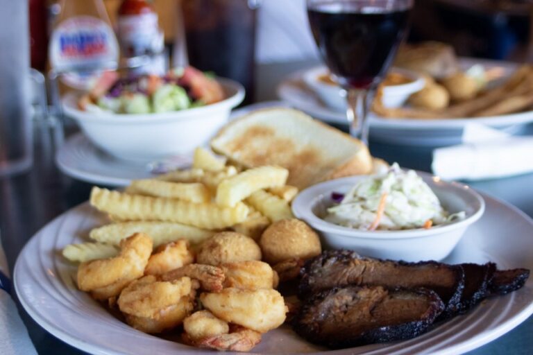 Papas Barbecue & Seafood – Making Hungry People Happy Since 1972